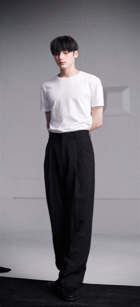 𝙃𝙪𝙚𝙣𝙞𝙣𝙜 𝙆𝙖𝙞 Asian Celebrities Body Picture Kai