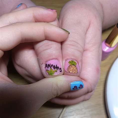 fioletowe love zamieścił a post na Instagramie manicure paznokcie