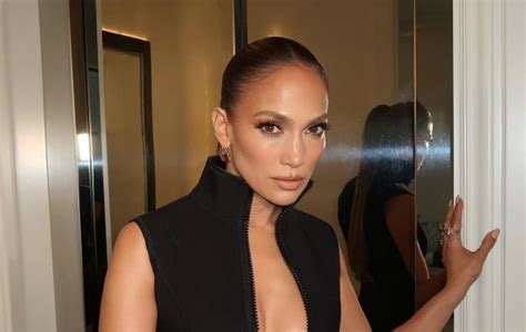 Jennifer Lopez Shows Off Her Stockings And Minuscule Thоng In A