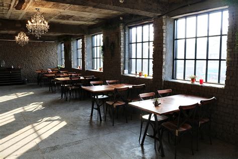 스튜디오발로 인더스트리얼컨셉 인더스트리얼스튜디오 발로 묵직한 매력의 철제와 고재의 디스플레이 스튜디오