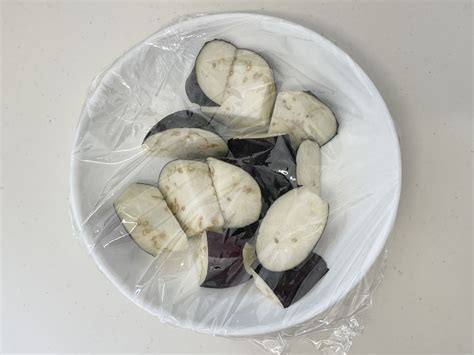 加熱した「ナス」にしょうゆとかつお節をあえるだけ。夕食時にたった5分でつくれるレシピ