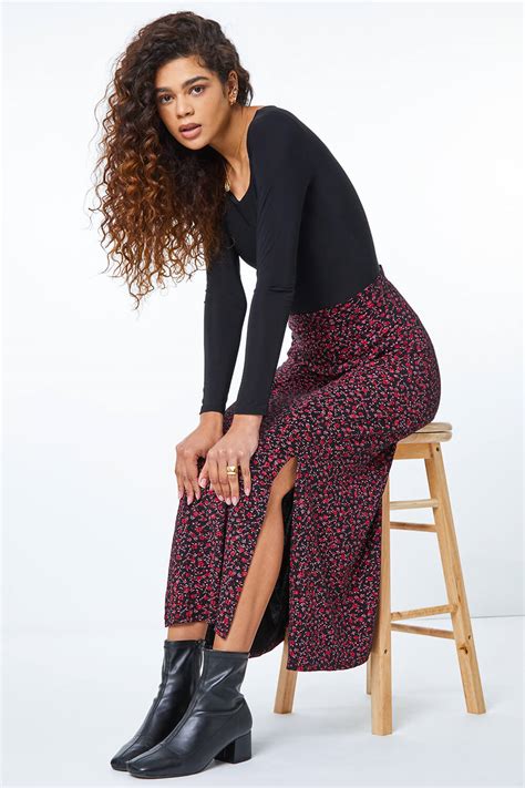 Ditsy Floral Print Midi Skirt In Red Roman Originals Uk