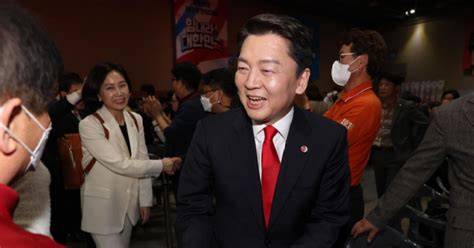 안철수 김기현에 축하 黃·千에는 위로당 화합에 헌신