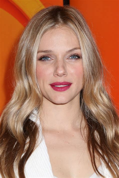 Bio Tracy Spiridakos Showbizzsite