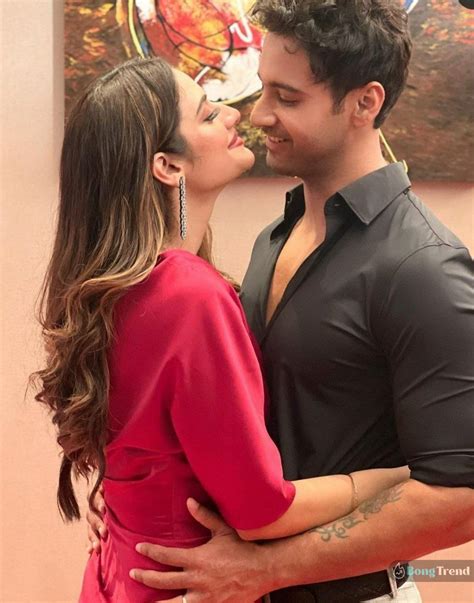 ঈশান হওয়ার পরেও কমেনি প্রেম চোখে চোখ রেখে কাছাকাছি এসে রোমান্টিক ছবি