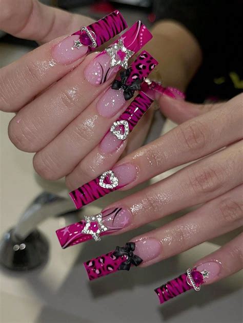 24개 관 모양 네일 아트 진홍 표범 무늬 리본 하트 진주 별 데칼 풀 커버 프레스온 네일 여성의 일상 착용 파티 축제에 적합 In 2025 Nail Designs