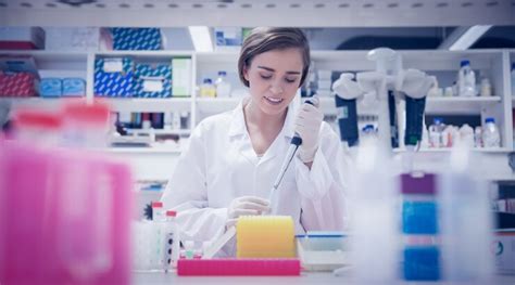 Premium Photo Pretty Science Student Using Pipette Premium Photo Pretty Science Student Using Pipette