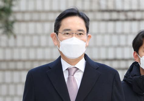 [단독] 삼성전자 임원수 대폭 줄인다…3040 임원·여성 파격발탁 한국 증시 앤톡