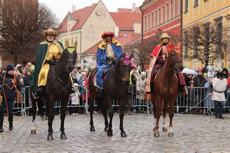Orszak Trzech Króli we Wrocławiu 2023 barwny pochód i cudowna