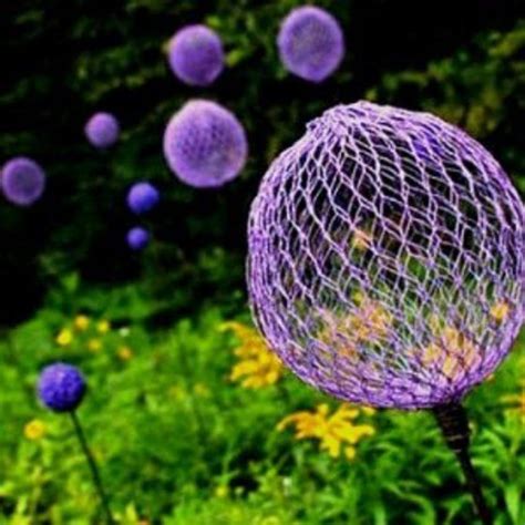 Нарядные шары-цветы из москитной сетки | Easy backyard diy, Diy garden ...