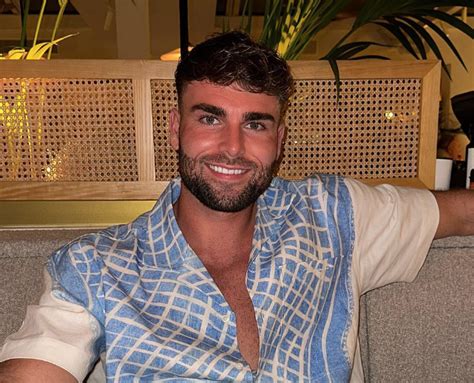 Love Islands Tom Clare Moves In With Fellow Islander Gossie