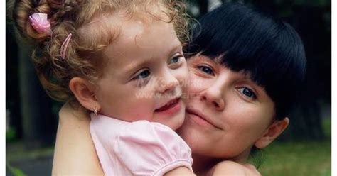 В Естонії у матері хочуть відібрати дитину через кашель — Світ — Tsnua
