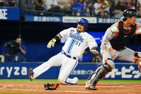＜d・巨＞2回、林の適時打で生還する宮崎（撮影・島崎忠彦） ― スポニチ Sponichi Annex 野球