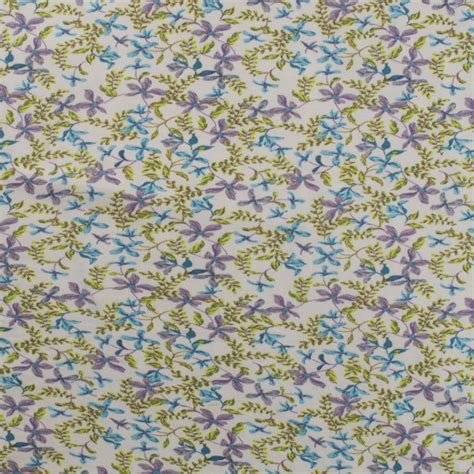 Katoenen Tricot Met Kleine Lila Met Lime Bloemetjes Op Roomwit