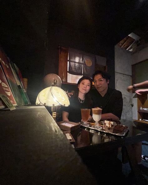 「細龍生」鄭世豪離巢暗寸風波後散心！帶老婆追星放閃 與妻是同邨街坊青梅竹馬 星島日報