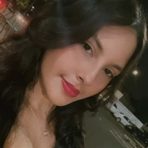 Sarah Leniza On Threads