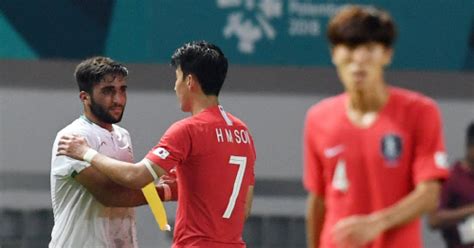 포토 이란 선수 위로하는 손흥민