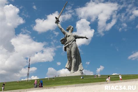 В Волгограде начали вывоз найденных на свалке пилонов с Мамаева кургана