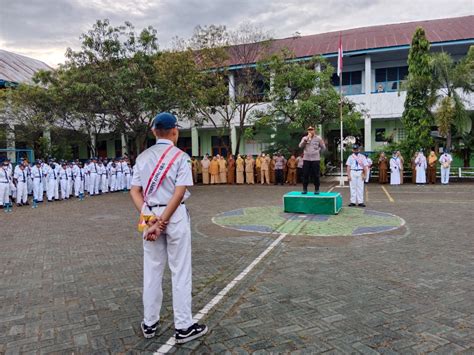 Sebagai Bentuk Peduli Kasat Binmas Polres Gowa Jadi Pembina Upacara Di SMP Sunngguminasa