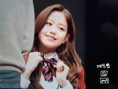 교복입고 팬싸인회 하는 아이즈원 장원영 연예이슈 수다방 네모판