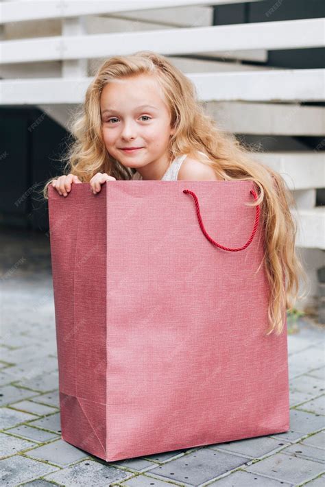 Free Photo Full Shot Girl Sitting In A T Bag