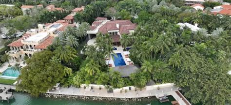 Federal Agents Raid Puff Daddys Homes In Sex Trafficking Investigation