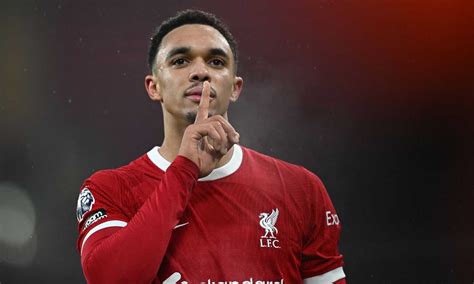 Liverpool Una Stalker Affamata Di Sesso Perseguita Alexander Arnold