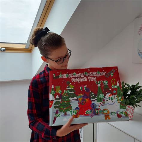 Адвент календар за деца Zola® 24 прекрасни атрактивни изненади за най малките Pop Its Emag Bg