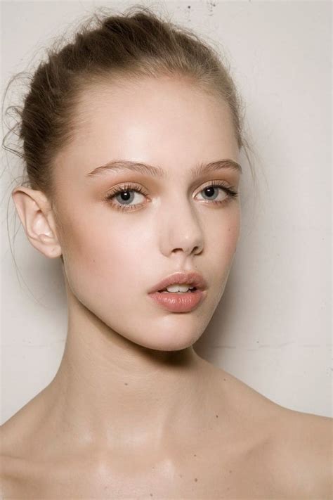 Frida Gustavsson Frida Gustavsson Stark Beauty Rosy Makeup