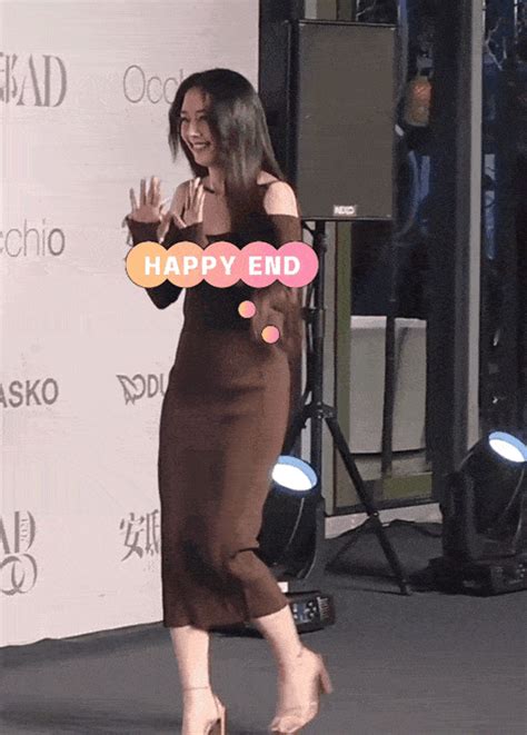 怀二胎？郭碧婷穿礼服亮相活动 小腹凸起引猜疑 搜狐大视野 搜狐新闻