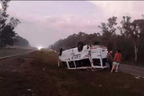 Autovía Artigas Una camioneta volcó en horas de la madrugada