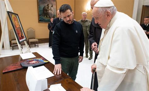 Qué regalos dio el Papa Francisco a Zelenski en el Vaticano