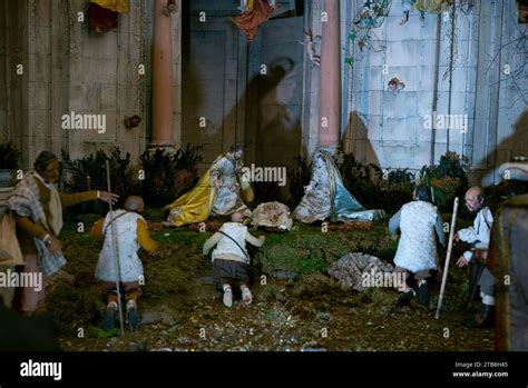 Plusieurs figures de la scène napolitaine de la Nativité du Prince du e siècle sont exposées
