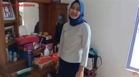 11 Potret Rumah Kayu Di Pelosok Ini Milik Pedangdut Koplo Kini Sang