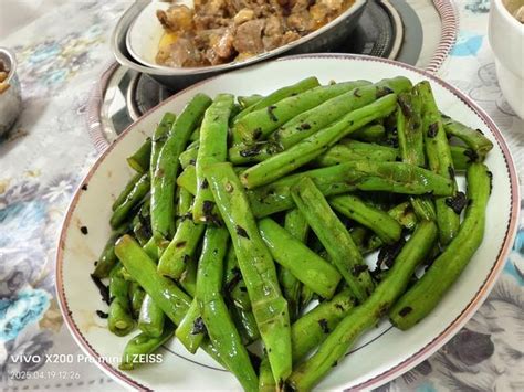 【好吃杭帮菜之梅干菜炒四季豆图片】欧欧莉薇亚下厨房