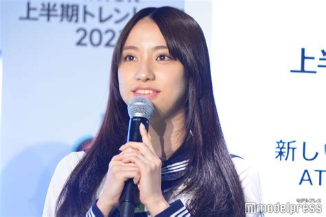 画像2323 新しい学校のリーダーズ・kanon、攻めポーズで美脚全開「スタイル良すぎ」「美しい」と反響 モデルプレス
