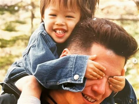 「すごいイケメン」渡辺美奈代の息子・矢島愛弥、父親との幼少期の顔出しショット！ 「顔小さくて可愛い」 All About ニュース