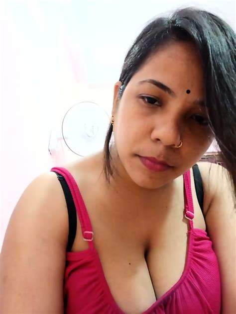 Hot Shot Stripchat Model Live