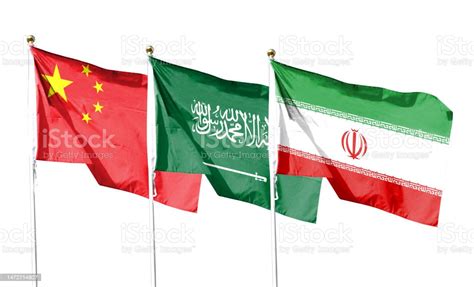 曇り空にサウジアラビアの国旗とイランの国旗を持つ中国の国旗空に手を振る アジア大陸のストックフォトや画像を多数ご用意 アジア大陸