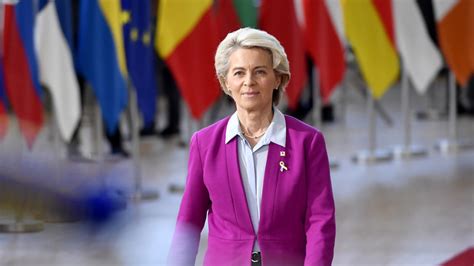 Во Франции заявили о безумии фон дер Ляйен после её слов о новых деньгах для Украины — РТ на русском