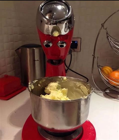 Je Vais Pour Faire Des Croissants Ce Matin Cest Pas Le Mixeur Il Me