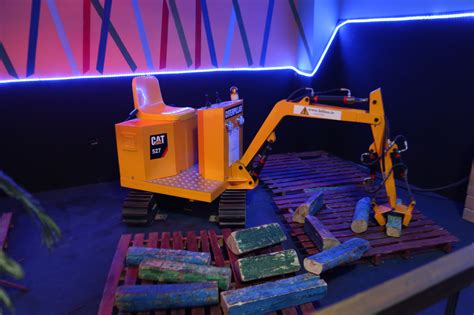 بیل مکانیکی شهربازی طبقه سوم دیپلمات مال