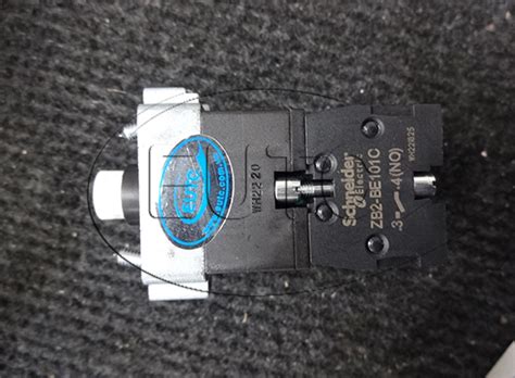 WHITE LED LIGHT BUTTON