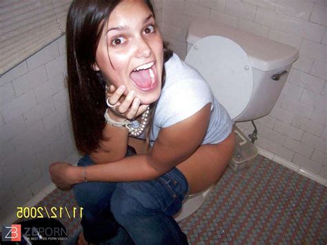 Caught On The Loo But Not Weeing ZB Porn