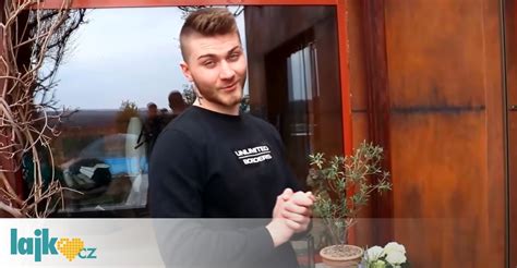 Video Youtuber Datel Ukazuje Celý Dům Like House Co Ho Ve Vile