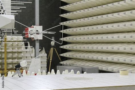 Antenna For Electromagnetic Compatibility Radiated Immunity Testing In