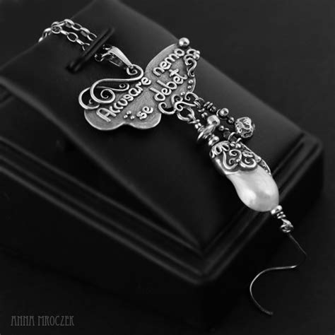 Anna Mroczek Accusare Nemo Se Debet