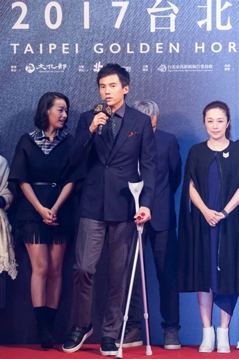 宋宁峰带伤赴台助阵金马奖 绅士范十足长腿吸睛 电影 子彦娱乐 Cn