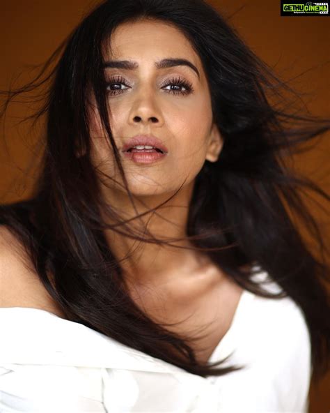 Sonali Kulkarni Instagram Fresh As Breeze Styled By Prachethestylist Assisted By