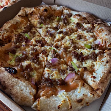 Tungkô 🍕 Astig Babi 🍕 Our Sisig Inspired Pizza 🍕🔥 A